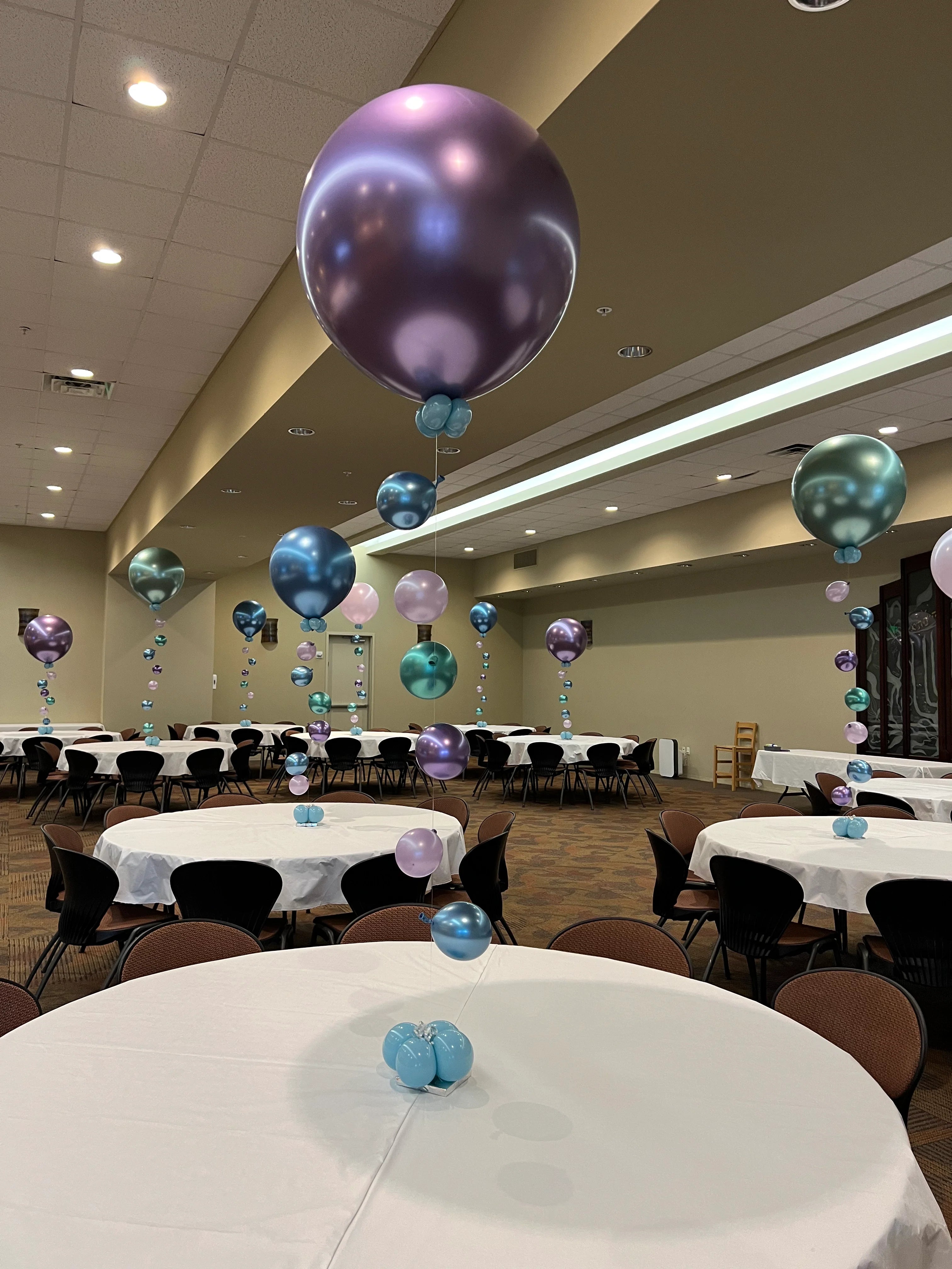 Cascade Centerpiece – Balloon Boutique